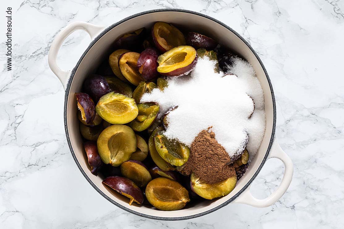 Pflaumenmus im Backofen nach Omas Rezept - Zwetschgenmus