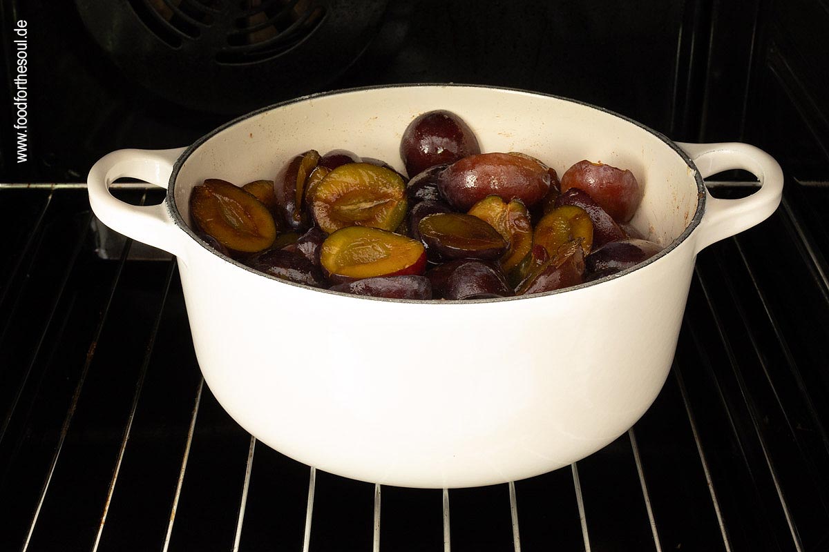 Pflaumenmus im Backofen nach Omas Rezept - Zwetschgenmus
